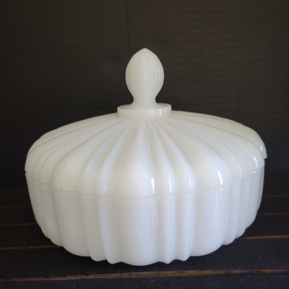 Anchor Hocking | Accents | Vintage 94s Anchor Hocking Old Cafe Milk ...
